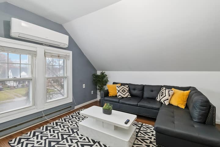 Topunit Floor Near Airport One Bedroom - Berea, OH