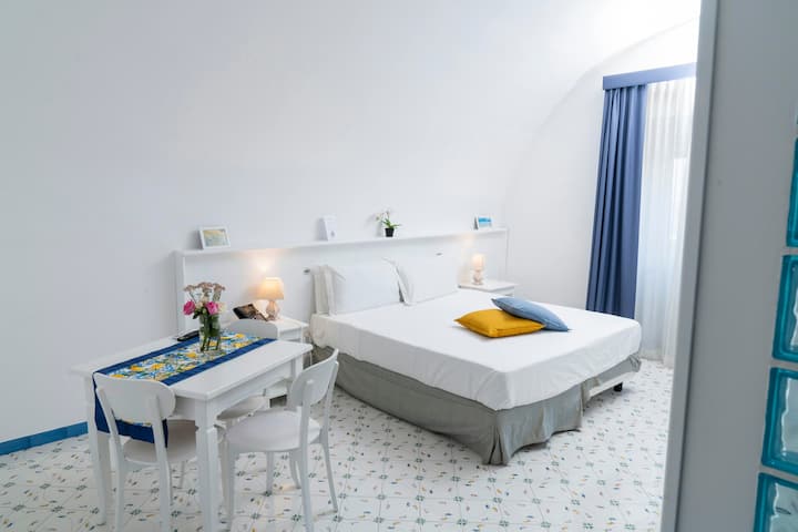 Cozy Apartment With Hotel Services - Pozzuoli