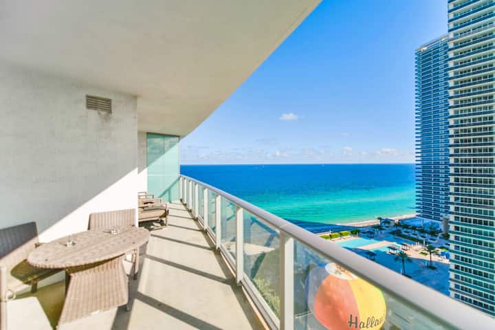 Oceanfront Bliss — Balcony Views & Beach Access - Hollywood, FL