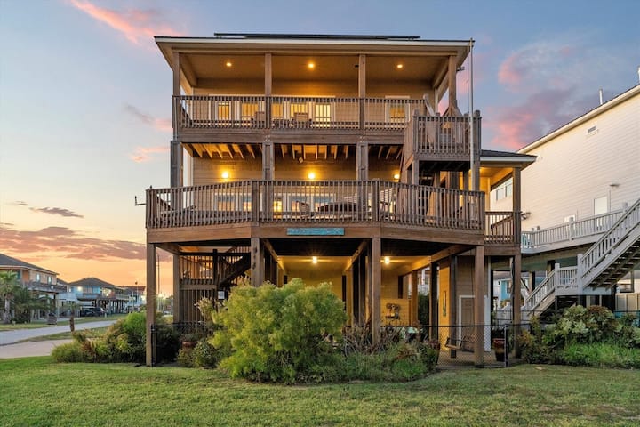 Hot Tub | Beachfront - Crystal Beach, TX