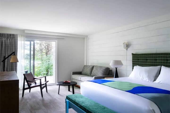 A Place You'll Surely Enjoy! Pool, Pets Allowed! - Stowe, VT