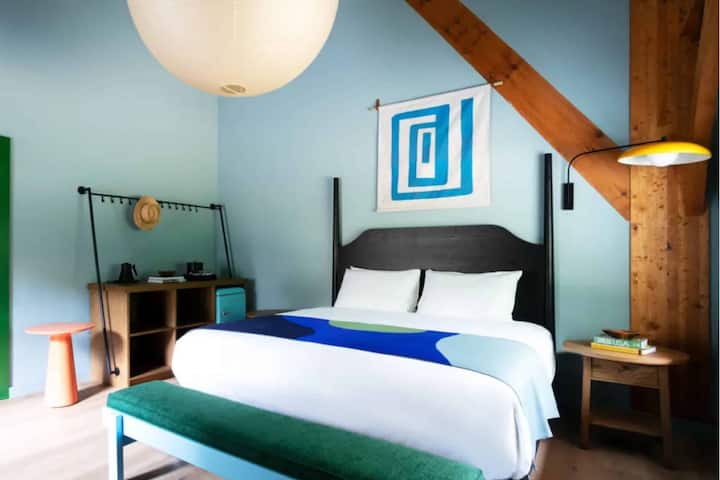 Look No Further! Outdoor Pool, Free Parking! - Stowe