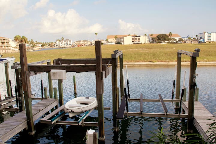 Compass Bayfront Condo-  A3; Pool & Close To Beach - Corpus Christi, TX