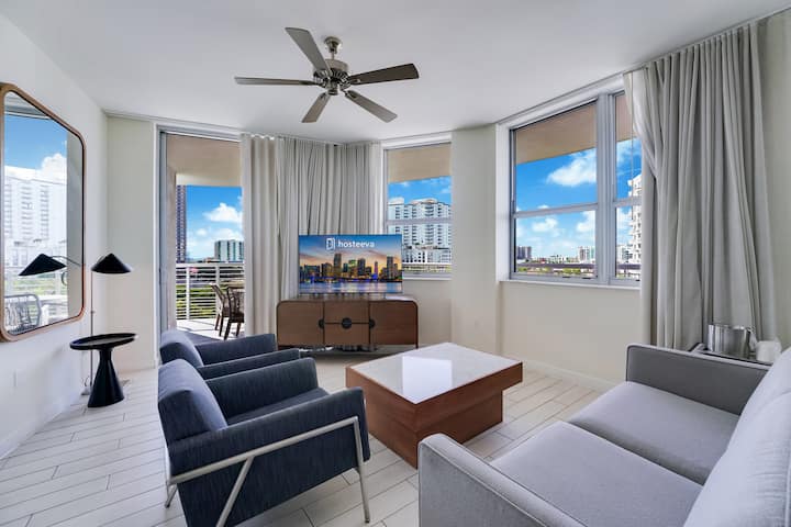 Stylish 2br Condo With Balcony/gym/pool - Hollywood, FL