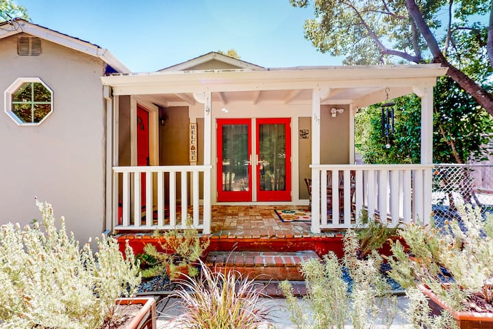 Dog-friendly 2br W/ Porch, Close To Everything - San Rafael