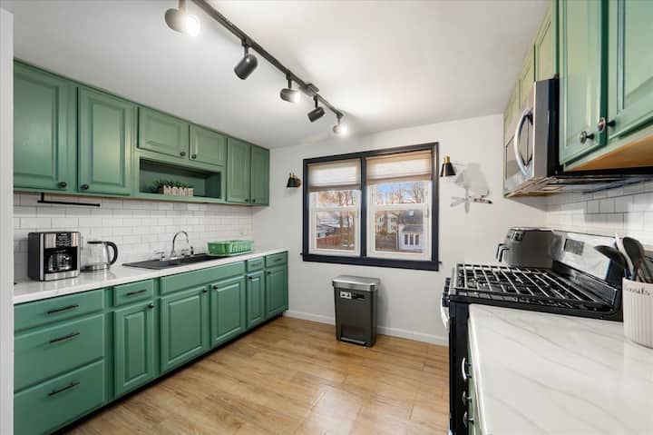 Convenient 2br Minutes To Su, Hospitals & Downtown - Syracuse, NY