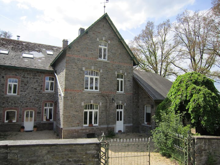 Maison De Vacances à Bovigny Avec Cinéma - Vielsalm