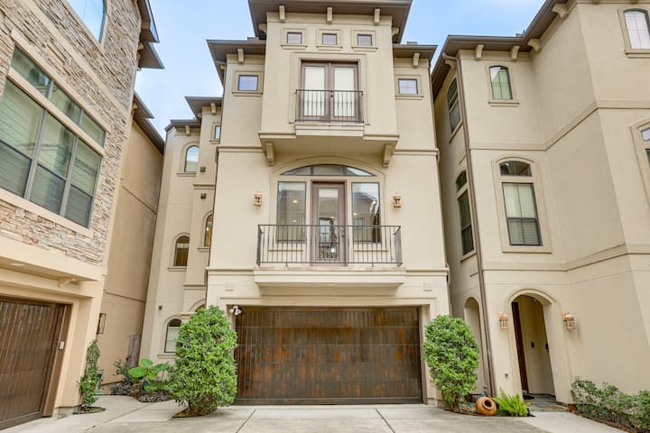 Walkable + Group-friendly: Houston Rental Near Nrg - Houston, TX