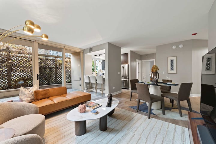 Designer 3br With Resort Amenities And Balcony - Chicago, IL