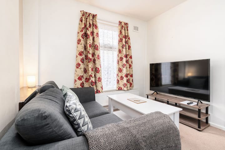 Convenient 2br House With Great Transport Links - Chester, UK