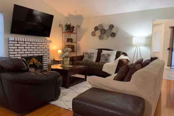 Home 8 Mi To Dtwn Riverside: Families Welcome! - Moreno Valley, CA