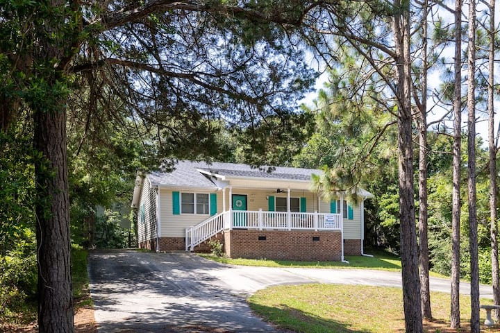 Ocean Moon Cottage, Oceanside Home - Emerald Isle, NC