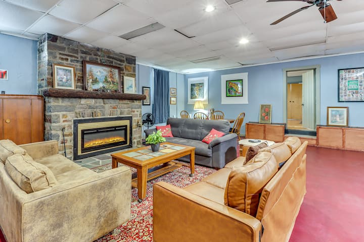 4 Mi To Mauch Chunk Lake: Spacious Apt W/ Bar! - Tuscarora State Park, Barnesville