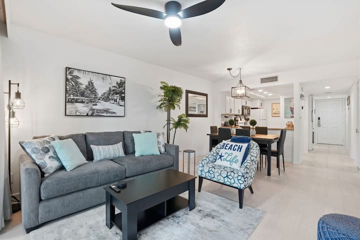 H-346 -Third Floor - Sunset Views From The Lanai! - Naples, FL