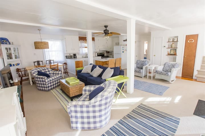 Vintage Duck Beach Cottage Retreat - Duck, NC