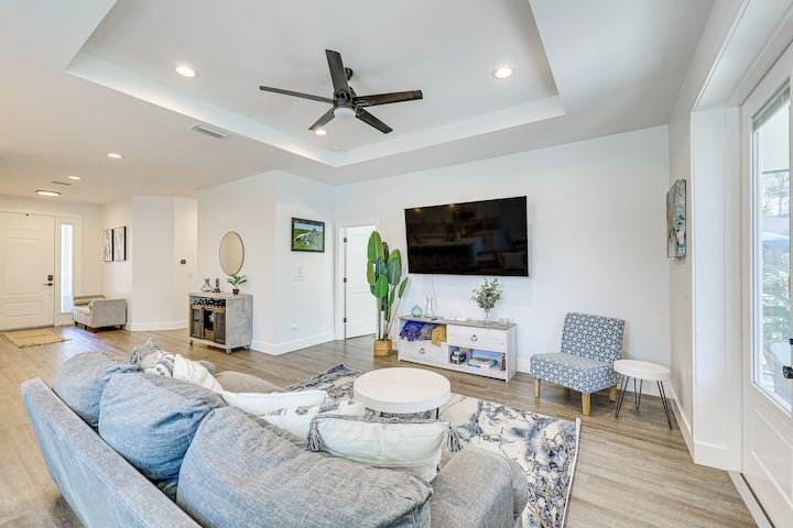 Stone's Throw To All Major Attractions: Family Gem - North Port, FL