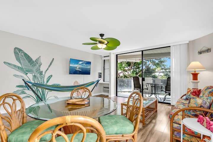 Tropical 1br Oceanview 2nd-floor | Balcony - Kailua-Kona, HI