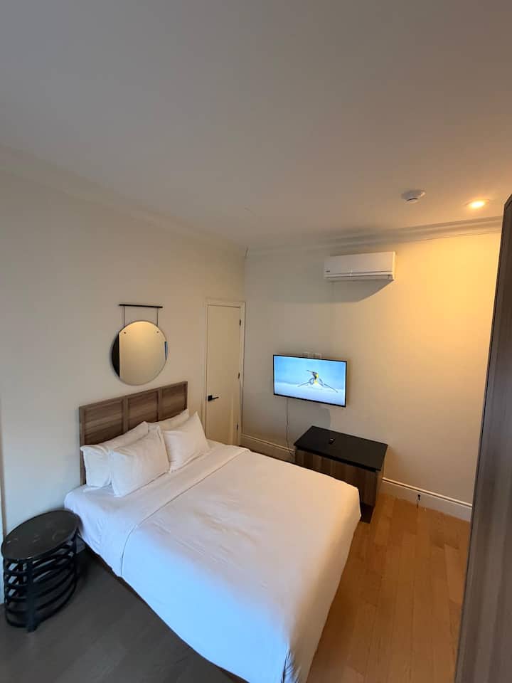 Double Bed Studio W/kitchenette And Bathroom - Montréal, QC