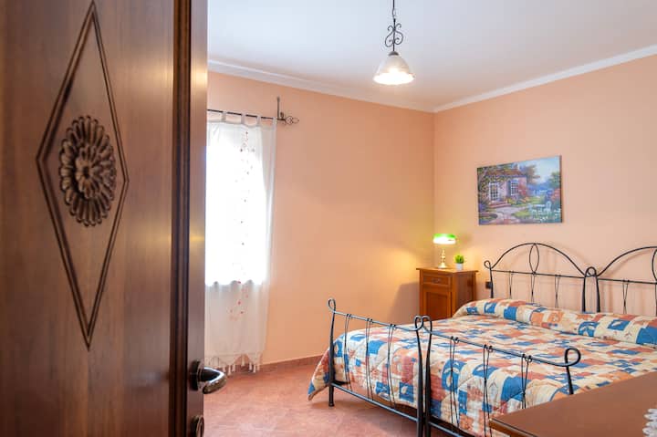 Camera Tripla - Mara