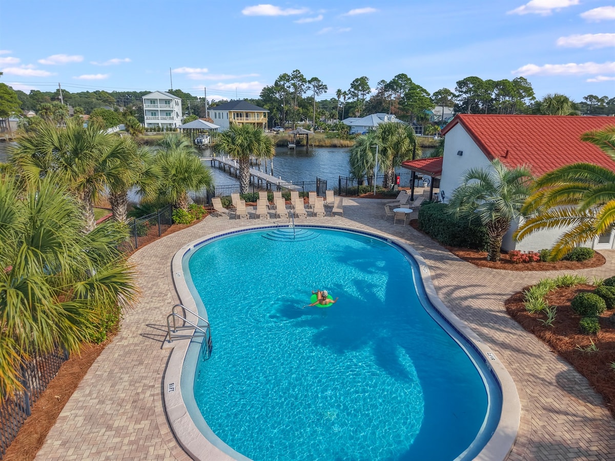 Bay Views! Fishing! Boat Dock! Pool! Sauna! - Condominiums for Rent in ...