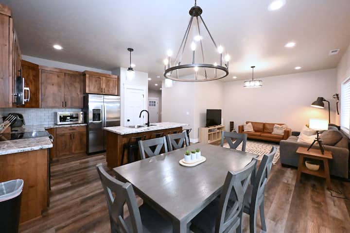 Henry’s Fork Retreat • Modern 3br • Ac • Garage - Ashton, ID