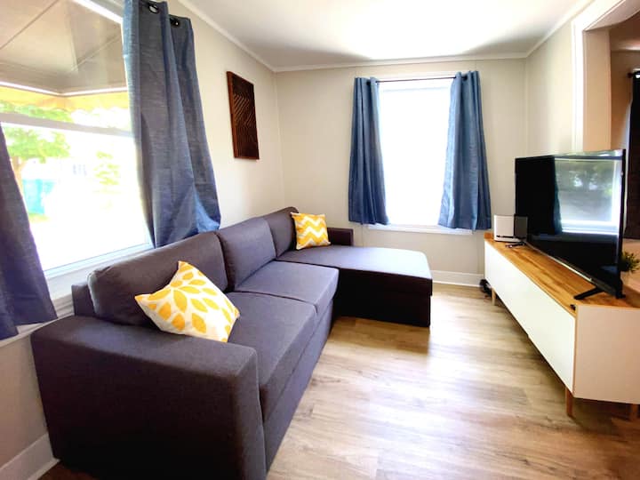 Bright & Spacious 2br Near Downtown Windsor - Windsor, ON, Canada