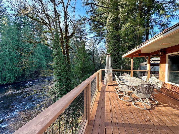 Riverfront • Spa • Sleeps 22 • Sauna • 4 Ensuites - Oregon