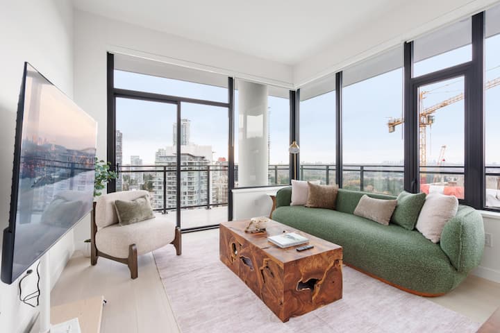 Sleek & Modern 3br Suite | Parking & Amenities - Coquitlam
