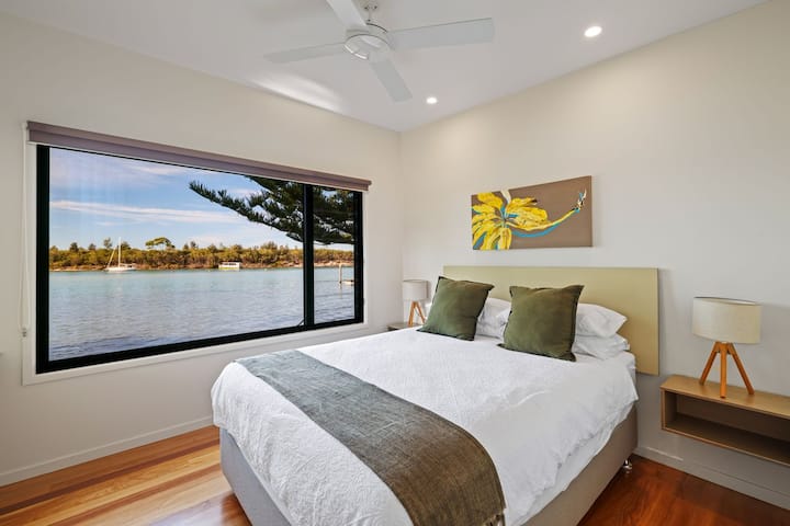 Anglesea Waterfront Bungalow With Spa - Jervis Bay
