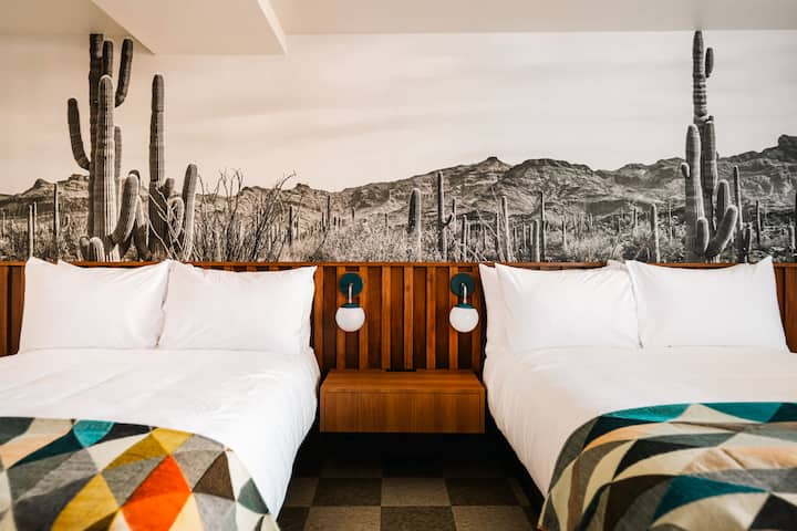 Cactus Bloom Retreat | La Vista Motel | 206 - Lowry - Denver