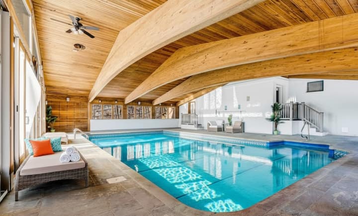 Family 7br Villa | Indoor Pool, Games + Parking - État de New York