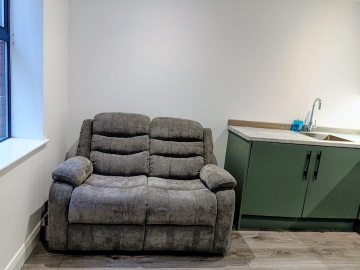 Modern 1 Bedroom Apt 3 Near City Centre. Parking - Belfast