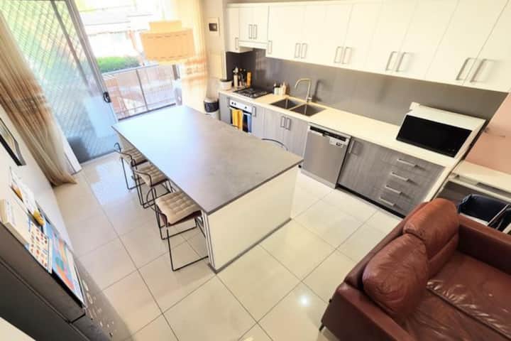 Blacktown Escape Steps From Station And Westpoint - Blacktown