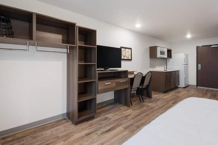 Bright & Clean 4 Suites. Top Sight Of Newnan Area - Newnan, GA