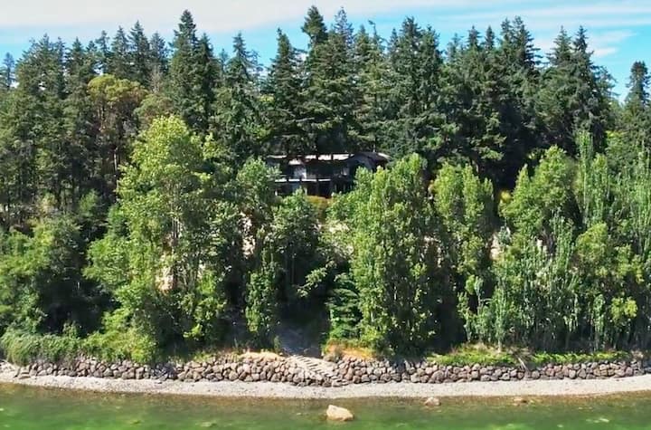 Luxury Waterfront Estate With Private Beach - Poulsbo, WA
