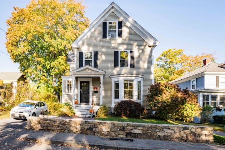 Antique Charmer | Downtown Kbk - Kennebunk, ME