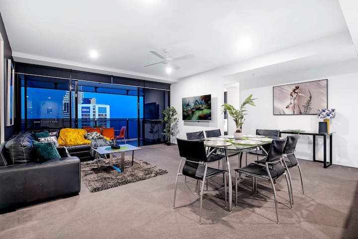 3 Bedroom 2 Bathroom - High Ocean View - Surfers Paradise