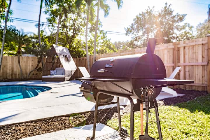 Fox Lagoon Pool & Spa Villa – 6bd Luxury Stay - Fort Lauderdale, FL