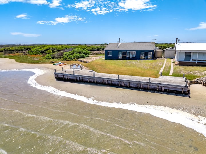 Barnacles Shack - Mills Road - Coorong National Park