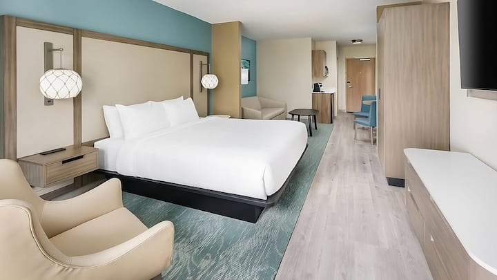 Look No Further! Outdoor Pool, Free Breakfast! - Marathon, FL