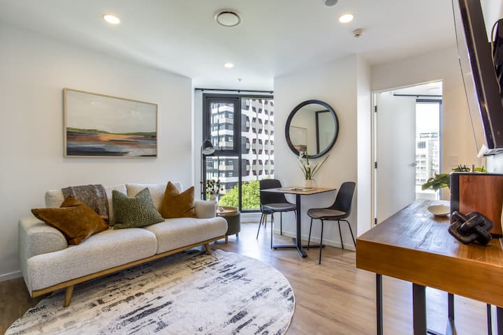 Brand New Designer Cbd Stay W/ Pool & City Views - Auckland