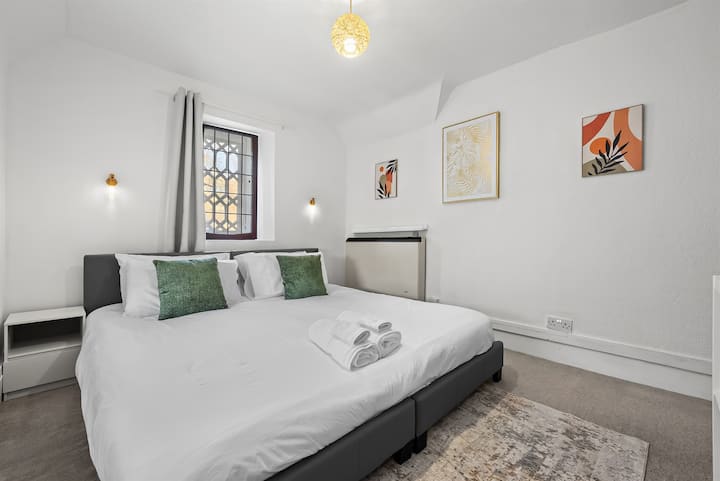 2 Br | X 2 Zip-kings / 4 Singles | Private Parking - Bedford