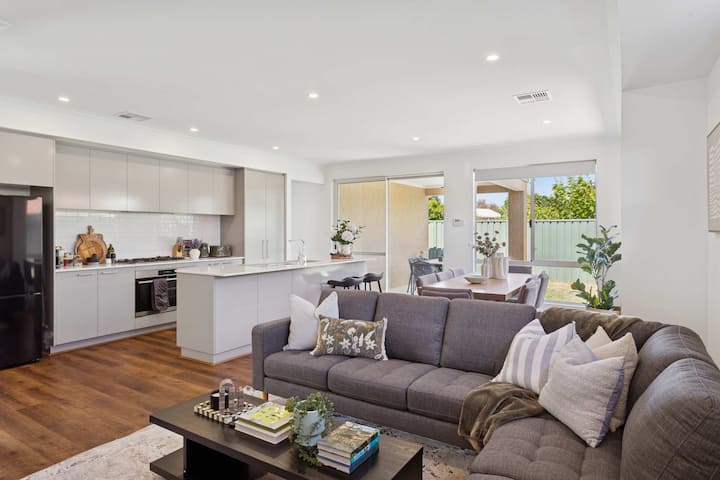 Stylish Bayswater • Wi‑fi • Parks Cafés • Parking - Perth