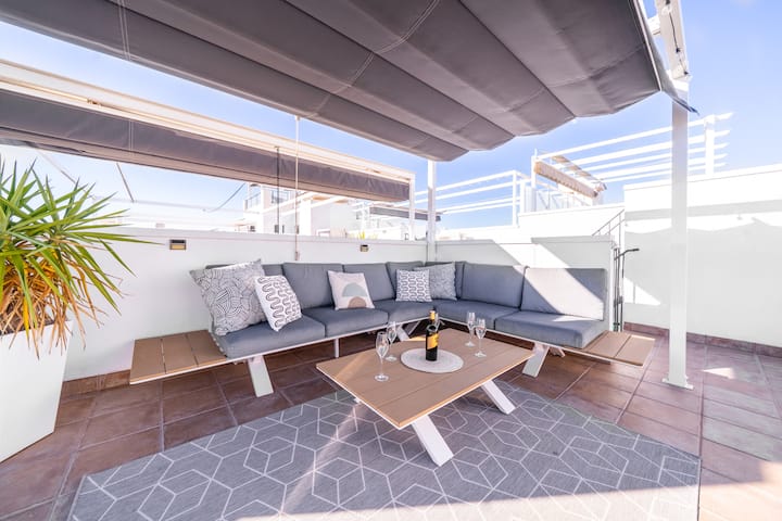 Stylish 2-bedroom Retreat With Private Rooftop - Villamartin