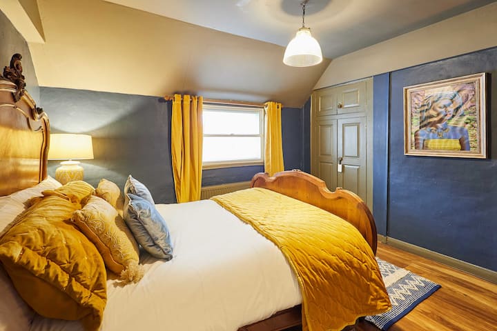 Host & Stay | The Little Townhouse - Southwell