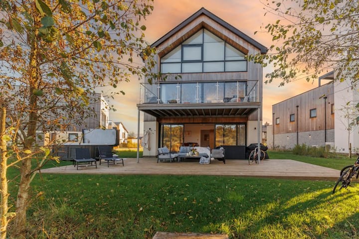 Silvermere, Silverlake In Dorset - West Lulworth