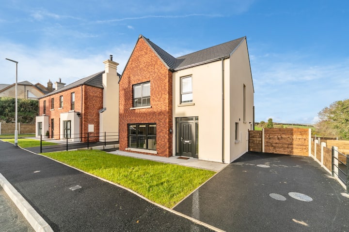 Steps From Station - Newry