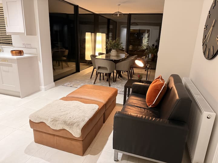 Steps From Station - Newry