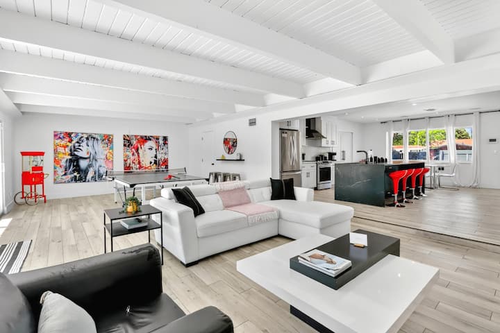 Spacious Miami 4br Retreat W/ Pool & Bbq - North Miami, FL