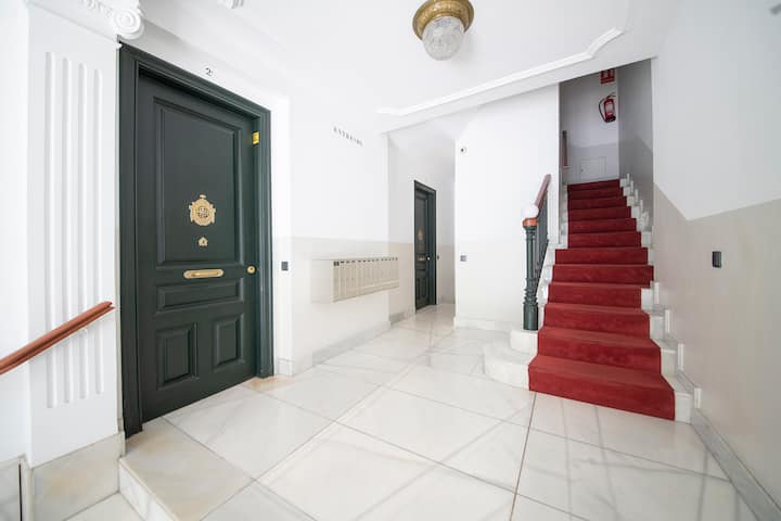 Modern 3 Bedroom Apartment In Uptown Barcelona - 巴達洛納